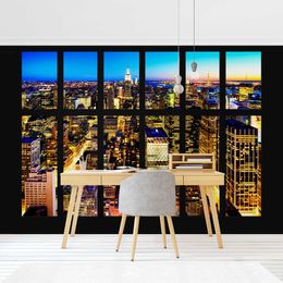 Bilderwelten Tapete - Fototapete New York - Fensterblick Manhattan Skyline bei Nacht - New York - Schlafzimmer Wohnzimmer modern - auch selbstklebend