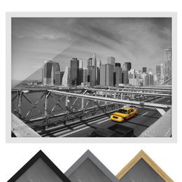 Architektur & Skyline Bild mit Rahmen Taxitrip to the other Side
