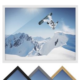 Natur & Landschaft Bild mit Rahmen Fliegender Snowboarder