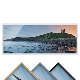 Strand Bild mit Rahmen Sonnenaufgang mit Nebel bei Dunstanburgh Castle