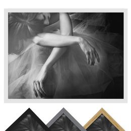 Schwarz-Wei&szlig; Bild mit Rahmen Die H&auml;nde einer Ballerina