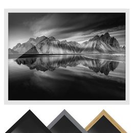 Schwarz-Wei&szlig; Bild mit Rahmen Vesturhorn in Island