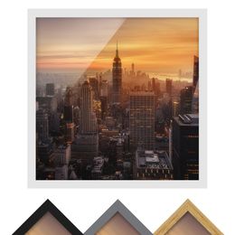 Architektur & Skyline Bild mit Rahmen Manhattan Skyline Abendstimmung