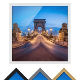 Bild mit Rahmen Kettenbr&uuml;cke in Budapest bei Nacht