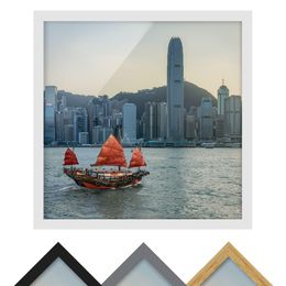 Bild mit Rahmen Dschunke im Victoria Harbour