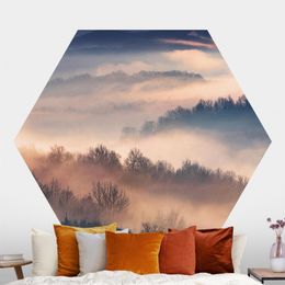 Hexagon Fototapete selbstklebend Nebel bei Sonnenuntergang