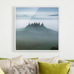 Bild mit Rahmen Bauernhaus im Nebel