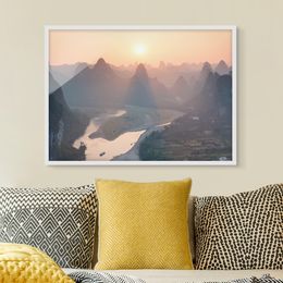 Bild mit Rahmen Sonnenaufgang in Berglandschaft