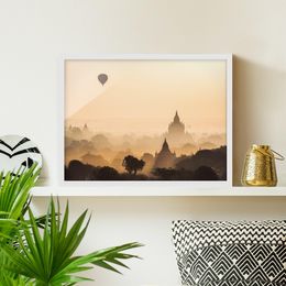 Bild mit Rahmen Hei&szlig;luftballon im Nebel