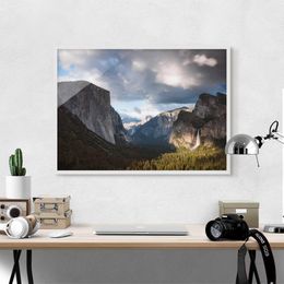 Bild mit Rahmen Wolken &uuml;ber Berglandschaft