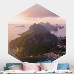 Hexagon Fototapete selbstklebend Atmosph&auml;rische K&uuml;stenlandschaft