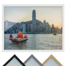 Bild mit Rahmen Dschunke im Victoria Harbour