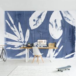 Fototapete Tropische Bl&auml;tter Indigo II - Vliestapete nach Ma&szlig; Blumen Floral Botanik Tropical Kunstdruck Wohnzimmer Schlafzimmer Bad Badezimmer K&uuml;che