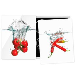 Tomaten und Chilischoten im Wasser