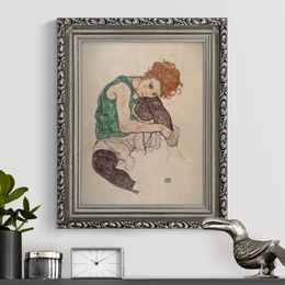 Bilderwelten Bild mit Barockrahmen Antik originell modern Barock gr&uuml;n - Egon Schiele - Sitzende Frau mit hochgezogenem Knie - edle Optik Wohnzimmer Schlafzimmer
