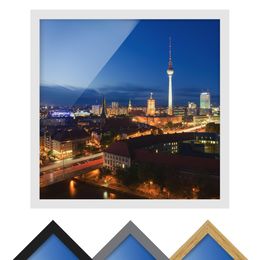 Architektur & Skyline Bild mit Rahmen Fernsehturm bei Nacht