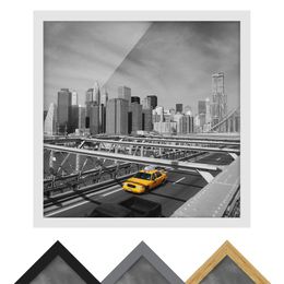 Architektur & Skyline Bild mit Rahmen Taxitrip to the other Side