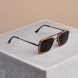 Holzkern Sonnenbrille The Logician (Zebrano/Dunkelgrau)