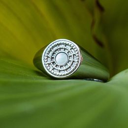 Holzkern Pixa Ring Silber und Perlmutt