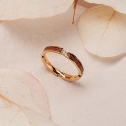 Holzkern Campania Ring Gold und Sapelli