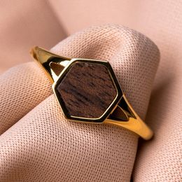 Holzkern Facade Ring Gold und Walnuss