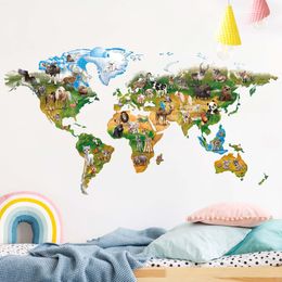 Bilderwelten Wandtattoo Tiere Illustration selbstklebend bunt - Animal Club International - Weltkarte mit Tieren - Karten Kinderzimmer Baby M&auml;dchen Jungen