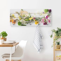 Bilderwelten Wandgarderobe Holzpalette Frische Kr&auml;uter mit Essbl&uuml;ten
