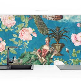 K&uuml;chenr&uuml;ckwand Alu-Dibond | Pomp&ouml;se Kleider im Rosengarten auf Blau