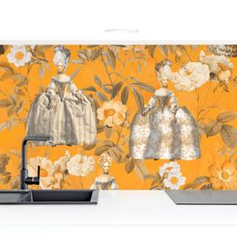 Bilderwelten K&uuml;chenr&uuml;ckwand Pomp&ouml;se Kleider im Garten auf Orange