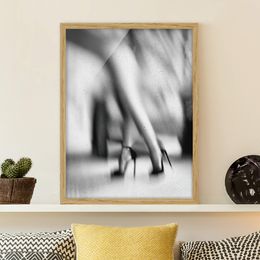 Bilderwelten Bild mit Rahmen Portrait schwarz weiss modern inkl. Rahmung - Walking in Paris - Erotik Wohnzimmer Schlafzimmer