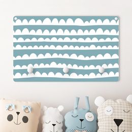 Bilderwelten Kindergarderobe Holz Gezeichnete Wei&szlig;e Wolkenb&auml;nder auf Taubenblau - Jungenzimmer Babyzimmer - Jungen Baby - Wandgarderobe