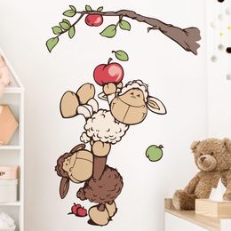 Bilderwelten Wandtattoo Tiere modern selbstklebend Wandaufkleber - NICI - Lenny und Jolly M&auml;h pfl&uuml;cken &Auml;pfel - Wandsticker Kinderzimmer Baby M&auml;dchen Jungen