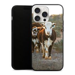 DeinDesign iPhone 15 Pro Max Handy Premium Silikon H&uuml;lle Handyh&uuml;lle schwarz Case Cow Farmer Calf Silikon Premium Case