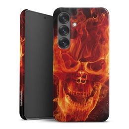 DeinDesign Galaxy S25 Handy Premium Case Smartphone Handyh&uuml;lle Schutzh&uuml;lle gl&auml;nzend Totenkopf Skull Fire Premium Case