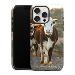 DeinDesign iPhone 15 Pro Max Handy Panzer Handyh&uuml;lle robuste Outdoor H&uuml;lle Schutzh&uuml;lle gl&auml;nzend Cow Farmer Calf Tough Case