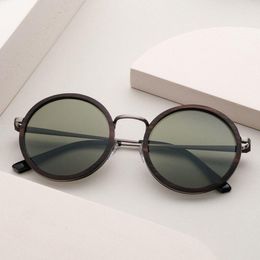 Holzkern Sonnenbrille The Curious (Leadwood/Antiksilber)