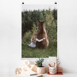 Bilderwelten Poster Tiere Mädchen mit Braunbär - Posterdruck Hochformat - Wandbilder & Wandposter bis XXL für Wohnzimmer Schlafzimmer