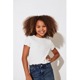 T-Shirt KIDS Only "KONNELLA S/S O-NECK TOP", M&auml;dchen, Gr. 134/140, wei&szlig; (cloud dancer), Rippware, Obermaterial: 65% Polyester, 30% Viskose, 5% Elasthan, unifarben, regular fit kurz, Rundhals, gewellter Abschluss, Shirts T-Shirt, in verk&uuml;rzter L&auml;nge und mit tollen Wellen-S&auml;umen