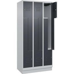 C+P Z-Spind Classic PLUS, 3 Abteile, lichtgrau / grau, B 900 mm, mit Bodensockel, Zylinderschloss
