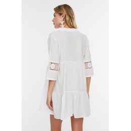 Trendyol Kleid in Wei&szlig; - 51% | Gr&ouml;&szlig;e 38 | Damen-kleider