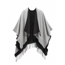Lascana Strickponcho »Cape« Poncho zum Wenden, Fransentuch, Schal VEGAN grau-schwarz