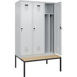 Schwarz-Weiß-Spind Evolo PLUS Sitzbank, schmal, 3 Abteile, Trennwand verkürzt, lichtgrau / lichtgrau, B 1200 mm, Sicherheits-Drehriegel, mit untergebauter Sitzbank, Buche kaiserkraft
