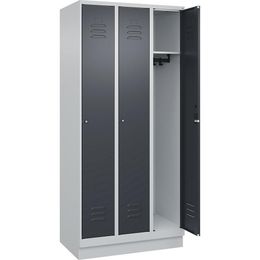C+P Spind Classic PLUS, 3 Abteile, lichtgrau / grau, B 900 mm, mit Bodensockel, Zylinderschloss
