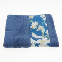 Essenza Dunkelblaues Handtuch mit floralen Motiven 80x50cm