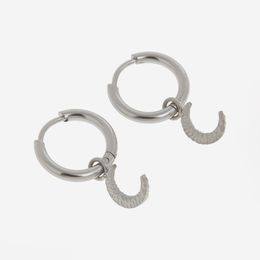 Silberfarbene Creolen mit Mondanhänger