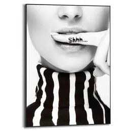 Poster Reinders "Ssshhh", schwarz-wei&szlig; (farbe bild(er): schwarz, wei&szlig;), B:50cm H:70cm T:1,6cm, Bilder, Poster, Home Office - Frau - Stille - Schwarz-Wei&szlig; - MDF - Menschen - 50x70 cm