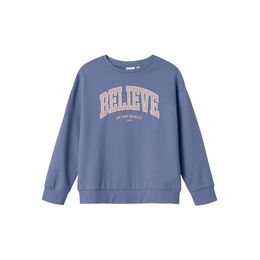Sweatshirt name it "NKFODILIA RLX SWEAT BRU", M&auml;dchen, Gr. 122/128, blau (blau ice), Sweatware, Obermaterial: 100% Baumwolle, bedruckt, relaxed fit, Rundhals, Rippb&uuml;ndchen, Sweatshirts Sweatshirt