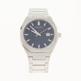 Pierre Cardin Silberfarbene Armbanduhr aus Edelstahl