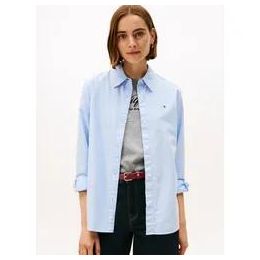 Hemdbluse Tommy Hilfiger "OXFORD RELAXED FIT SHIRT mit Hemdblusenkragen und Stickerei", Damen, Gr. 38, blau (mid blau), Web, Obermaterial: 100% Baumwolle, unifarben, klassisch, relaxed fit hüftlang, Langarm Ärmel mit Ärmelschlitz 1-Knopf-Manschette, Blusen, mit Streifen