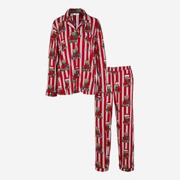 Chelsea Peers Roter Pyjama mit Weihnachtsmuster